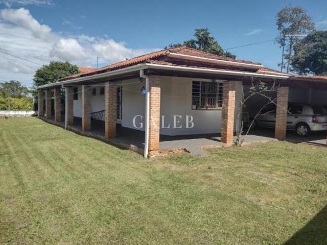 Casa térrea à venda por R$820mil com 470m² de terreno
