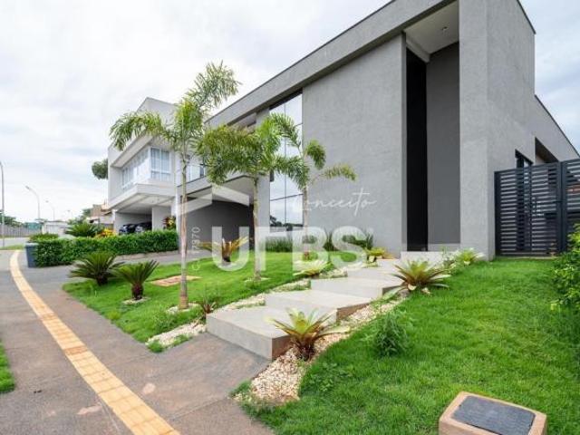 Casa térrea à venda – Portal do Sol Garden – 4 suítes – 232 m² em lote de 444 m²