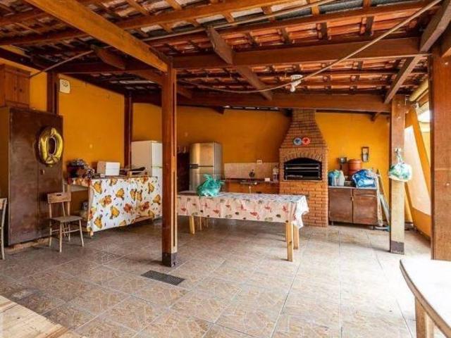 Casa térrea a Venda. Quintal, churrasqueira, 3 dormitórios suíte à venda, 4 vagas de garagem. Penh