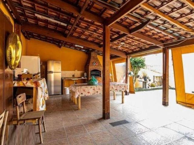 Casa térrea a Venda. Quintal, churrasqueira, 3 dormitórios suíte à venda, 4 vagas de garagem. Penh