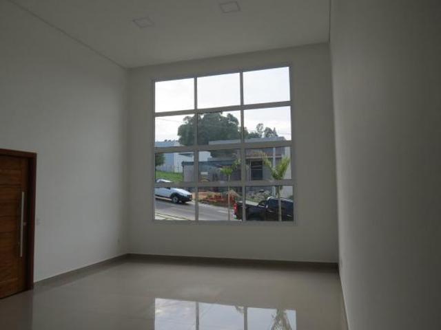 Casa térrea à venda Residencial Viena, 3 suítes, planejados