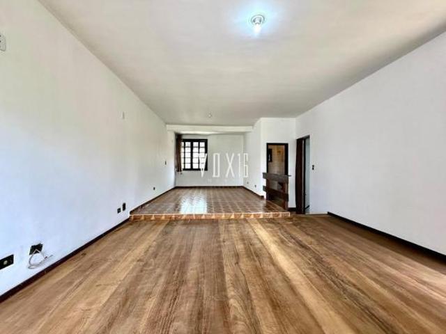 Casa Térrea à venda, Uma Quadra da Av. das Torres