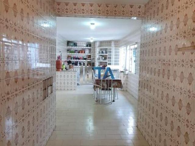 Casa térrea à venda, 165m² com 3 Quartos 1 suíte 6 vagas, por R$ 49