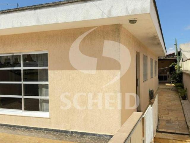 Casa Térrea à Venda | 250m², 03 dormitórios, sendo 01 suíte, sala ampla com janelão, 03 vagas!