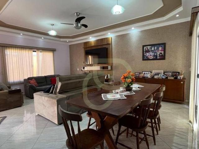 Casa térrea à venda 200m² | 3 dormitórios | Parque Residencial Dona Regina Santa Barbara d