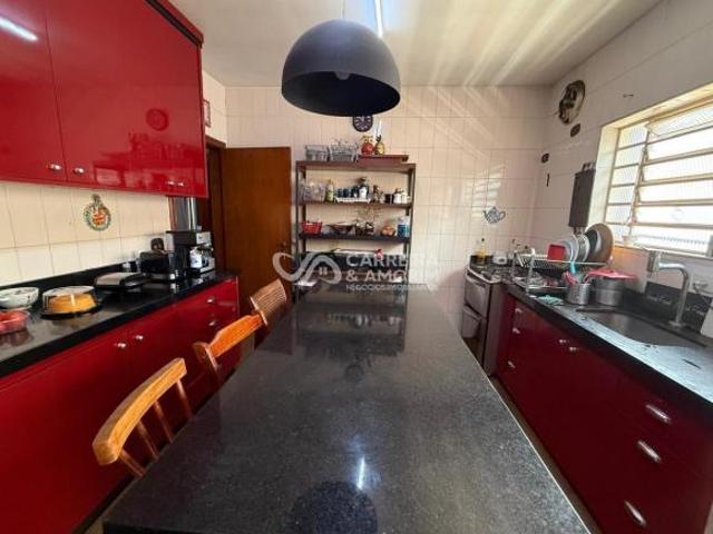 CASA TÉRREA A VENDA, 3 DORMITÓRIOS, SUÍTE, SALA, COZINHA, BANHEIRO, QUINTAL, 2 VAGAS + EDÍCULA NOS F