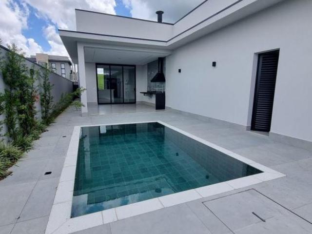 Casa Térrea à Venda | 3 Suítes com Closet | Área Gourmet e Piscina Condomínio Villagio Azzure
