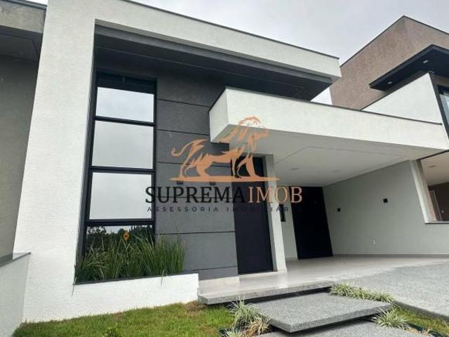Casa térrea à venda 3 quartos sendo 1 suíte Condomínio Sunlake