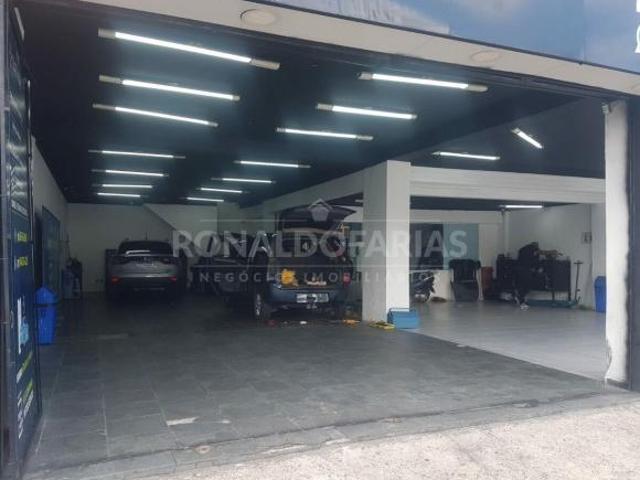 Casa térrea a venda, 4 dorm. 4 vagas na Cidade Dutra