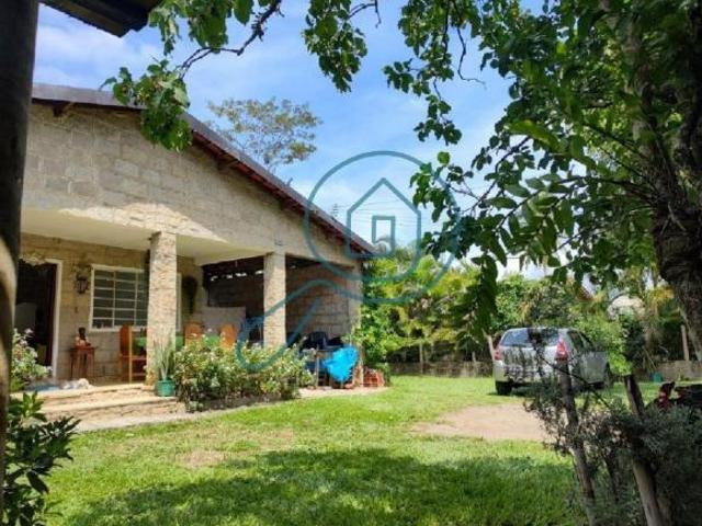CASA TÉRREA À VENDA 4 DORMTÓRIOS  GARAGEM  AMPLO QUINTAL COM JARDIM E ÁRVORES FRUTÍFERAS  ILHABELA