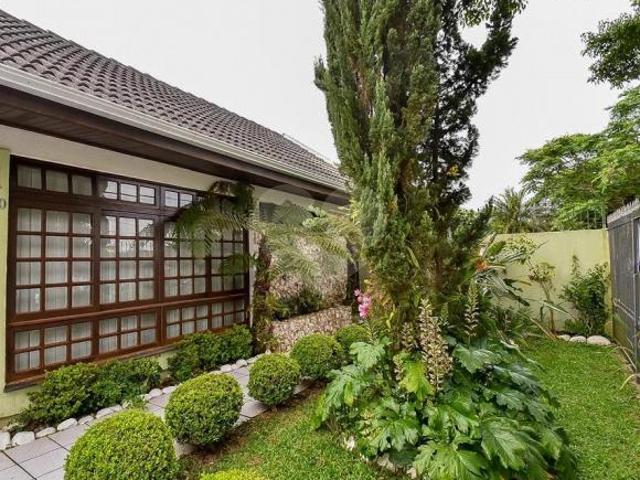 Casa Térrea à Venda | 4 Quartos | Suíte Curitiba