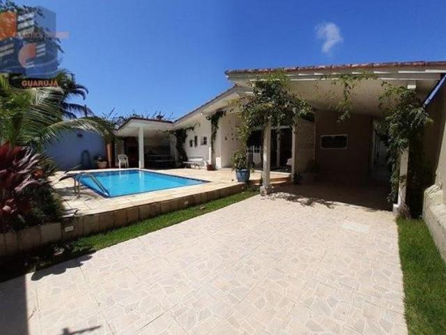Casa Térrea Aconchegante com Excelente Localização a 250 Metros do Mar
