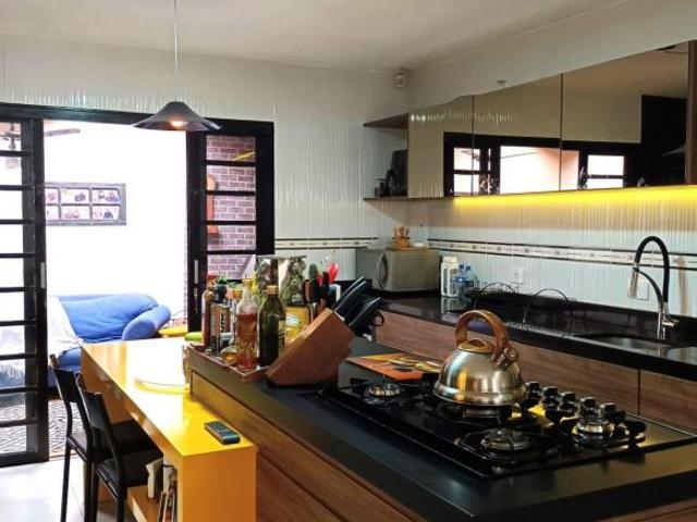 Casa Térrea Aconchegante com 3 Quartos, Suíte e Espaço Gourmet em Localização Estratégica
