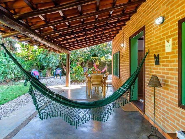Casa Térrea Adaptada com Varanda, Churrasqueira e Acesso à Praia em Itamambuca