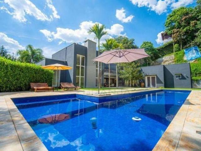 Casa Térrea Alto Padrão à Venda na Granja Viana | 4 Suítes | 632 m² | Terreno 2.056 m² | Piscina | C
