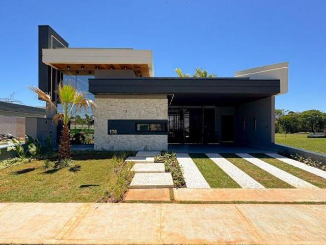 Casa térrea alto padrão à venda no Condomínio Sapezal em Indaituba SP