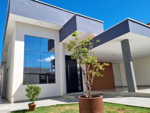 Casa térrea alto padrão atrás do Shopping Sul — 4 quartos, piscina e energia solar
