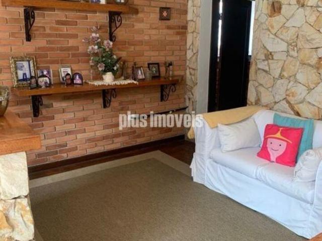 Casa térrea Alto Padrão com 500 mts de área útil, 4 dormitórios, 2 suítes, 8 vagas