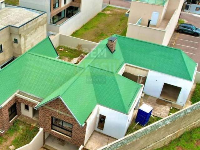 CASA TÉRREA ALTO PADRÃO NO VICENZA: 3 SUÍTES, 327M² E GARAGEM PARA 5 CARROS