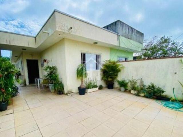 Casa térrea ampla com 3 dorms e 2 vagas + edícula com banheiro