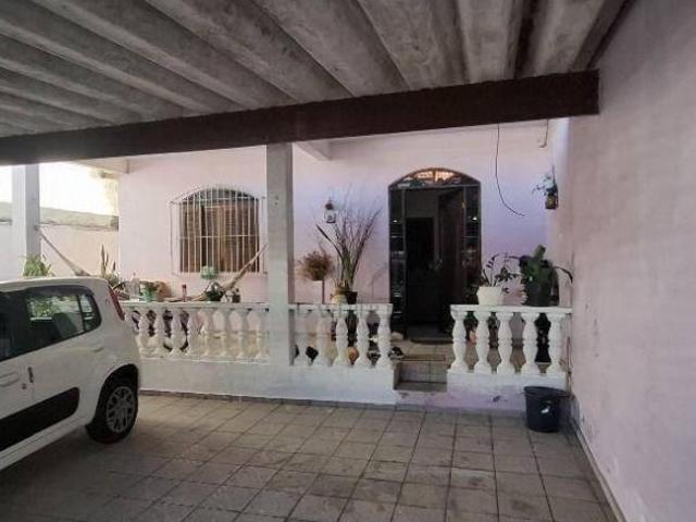 Casa Térrea Ampla com Terraço, 3 Dormitórios 1 Suíte e Excelente Localização!