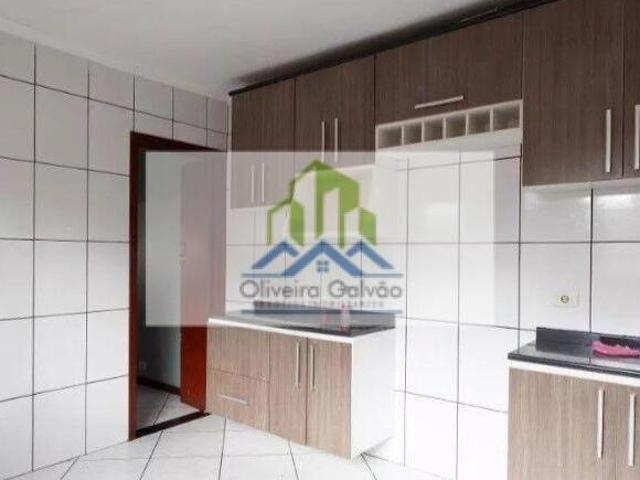 Casa Térrea Ampla de 176m² com 3 quartos sendo 1 suíte e 2 vagas