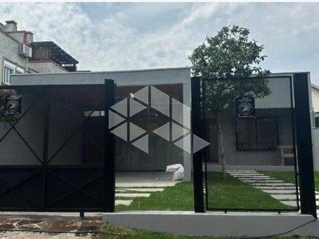 Casa térrea ampla e versátil, perfeita para morar ou investir!