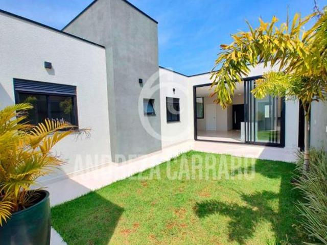 Casa Térrea ampla no Condomínio Helena Maria