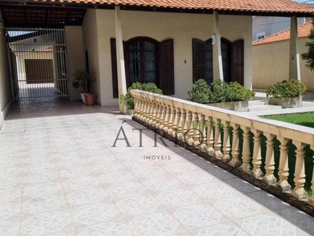 Excelente casa terrea, com amplo quintal