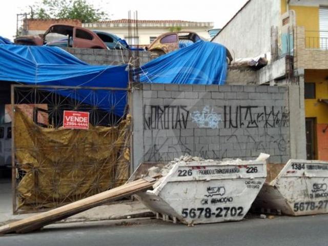 Casa térrea antiga em demolição com 245m² de terreno de esquina Vila Gustavo