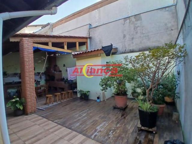 Casa térrea assobrada na região do Continental 1