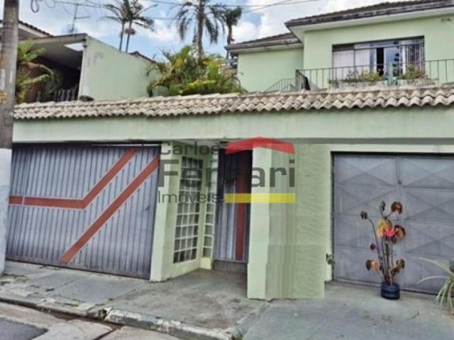 Casa Térrea Assobradada com 2 suites, 3 vagas e salão de festa