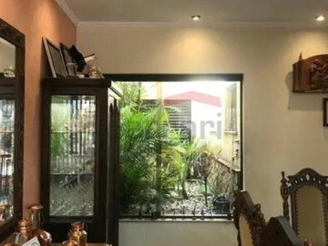 Casa térrea assobradada em bairro nobre