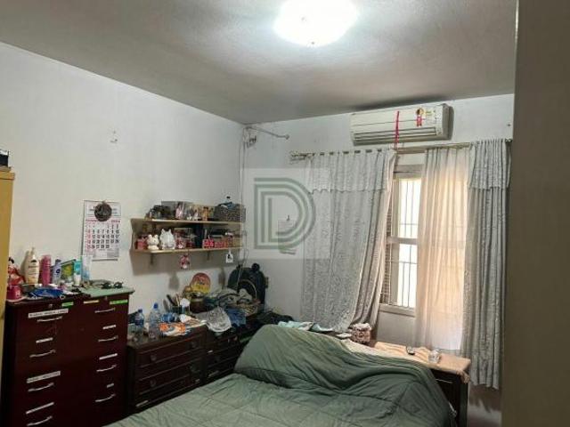 Casa térrea assobradada, entrada por rua fechada com portão eletrônico