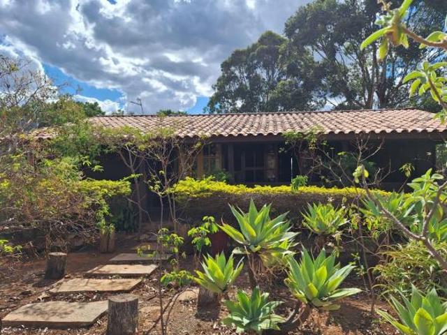 Casa térrea avarandada com 2 suítes em lote de 3.000m² – Lago Oeste