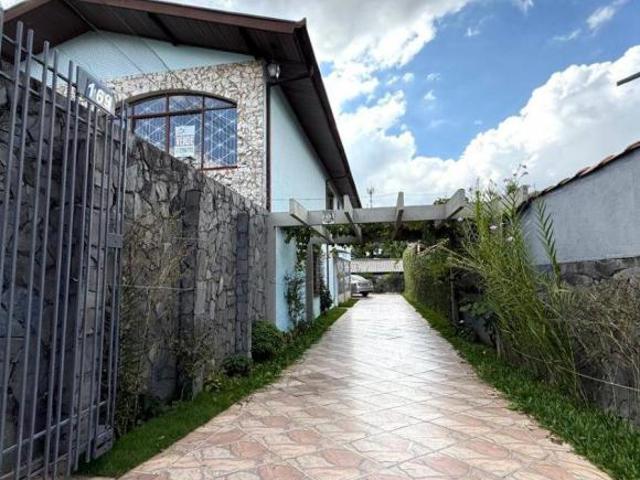 Casa térrea averbada. Tendo suíte, 2 quartos espaçosos c/ ar condicionado á venda no Hauer