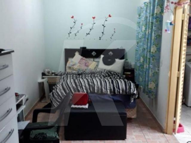 Casa térrea bem localizada!