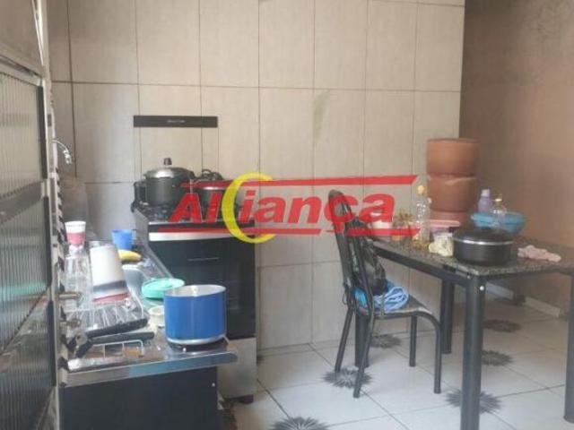 Casa térrea bem localizada !
