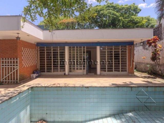 CASA TERREA BOAÇAVA 4 DORMITÓRIOS 4 VAGAS