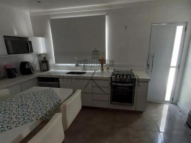 Casa Térrea Bosque dos Eucaliptos 3 Dormitórios 300m² Edícula