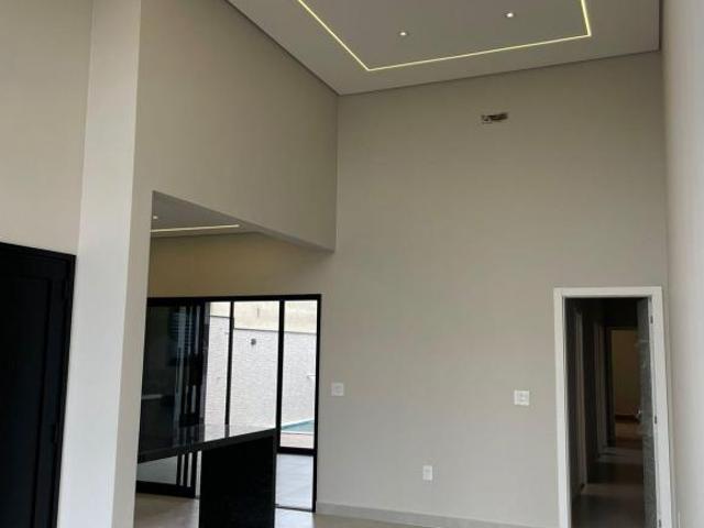 Casa Térrea c/ Pisicina de 140m² de Área Construída, Localizada no Condomínio Reserva Ipanema!