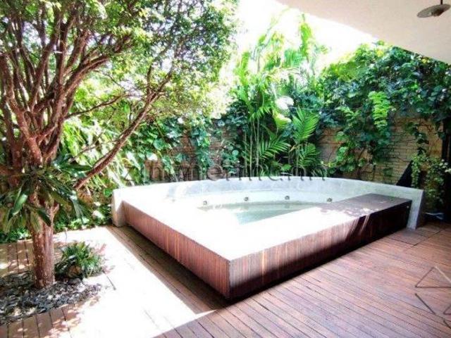 Casa térrea c/ 272 m2 à Venda em Alto de Pinheiros