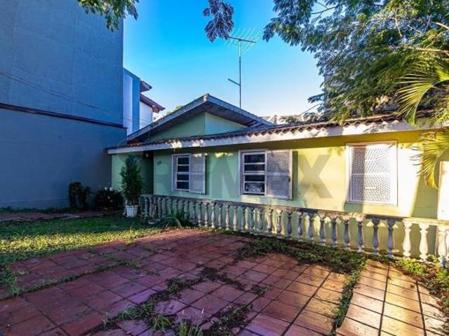 Casa Térrea c/ 312m² de Terreno no Bacacheri – Ideal para House Flipping