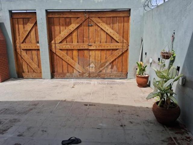 Casa térrea Centro de Caraguatatuba/SP com 03 amplos dormitórios