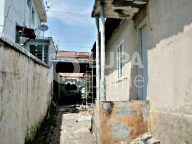 CASA TÉRREA CHORA MENINO