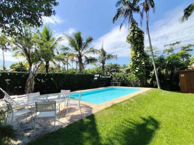 Casa Térrea Charmosa com Estilo Rústico e Amplo Terreno – Praia de Pernambuco | Guarujá