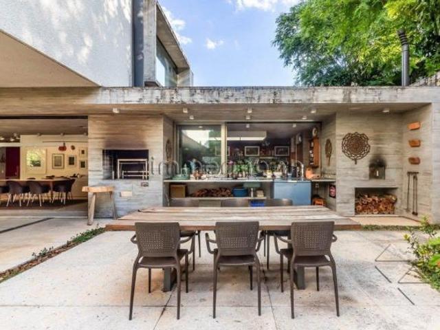 CASA TERREA CIDADE JARDIM 3 SUÍTES 5 VAGAS