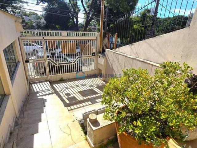 Casa térrea com 3 vagas, quintal e churrasqueira no Jardim da Saúde