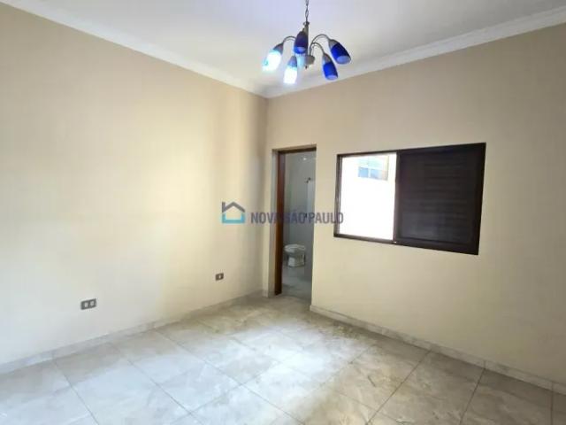 Casa térrea com 3 vagas, quintal e churrasqueira no Jardim da Saúde
