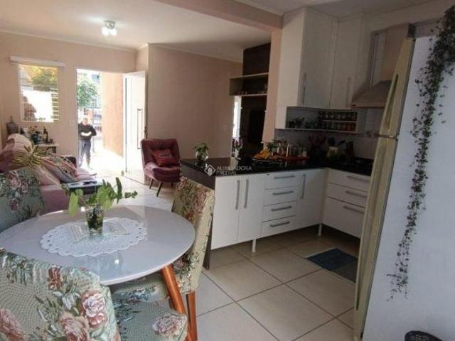 Casa térrea com 3 dormitórios